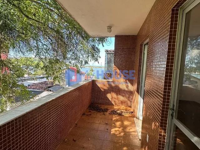 Apartamento para Venda/Aluguel com 3 quartos, 160 m² por R$ 530.000