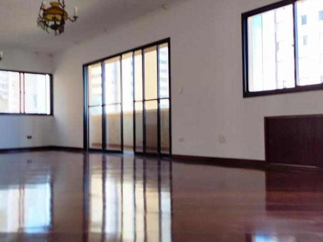 Apartamento para Venda/Aluguel com 260,00m², 4 quartos, 4 vagas, perto metro !