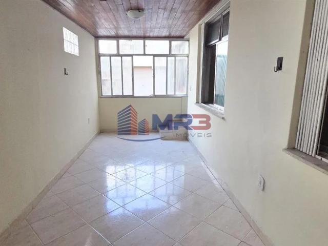 Apartamento para venda/aluguel com 2 quartos em Penha com 75m²