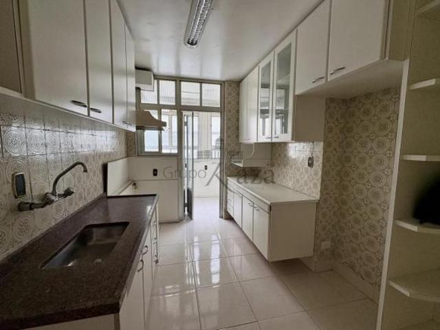 Apartamento Paraíso 3 Dormitórios 102m²