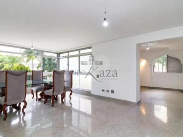 Apartamento Paraíso 3 Dormitórios 145m²