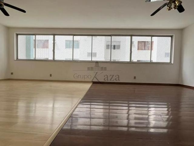 Apartamento Paraíso 3 Dormitórios 195m²