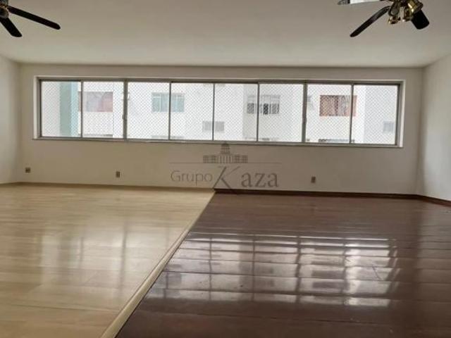 Apartamento Paraíso 3 Dormitórios 195m²