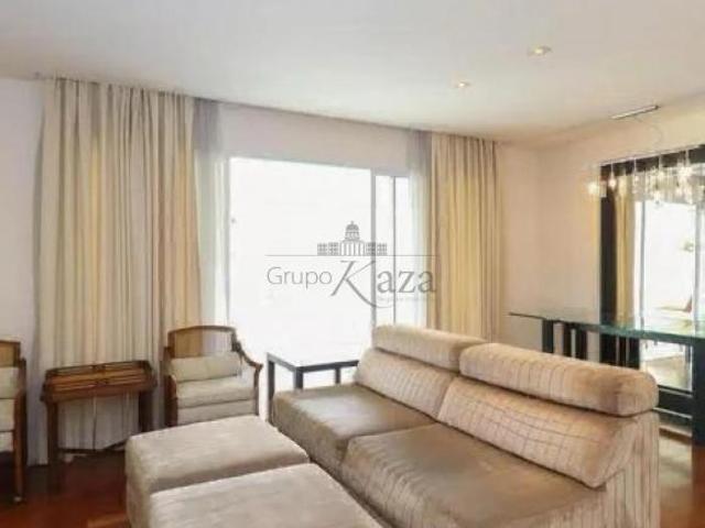 Apartamento Paraíso 4 Dormitórios 139m²