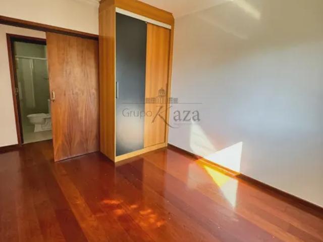 Apartamento Parque Residencial Aquarius Solar dos Girassóis 3 Dormitórios 124m ²