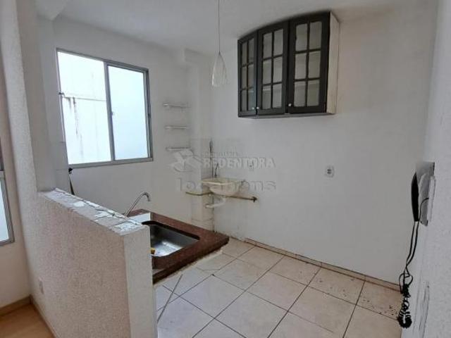 Apartamento Parque Rio das Flores I, com 2 dormitórios, 01 vaga de garagem