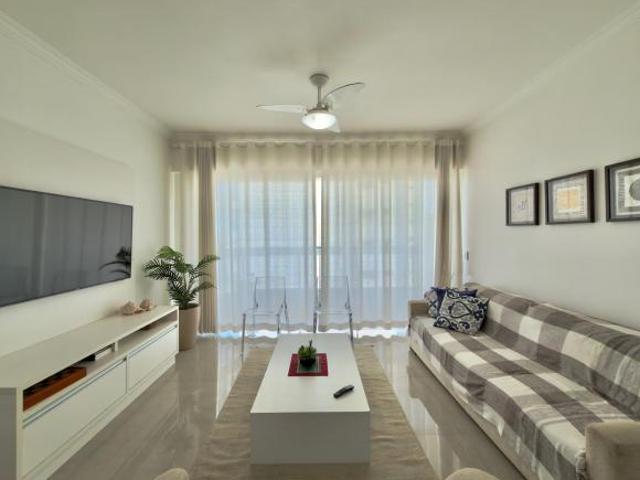 Apartamento pé na areia à Venda na Pitangueiras no Guarujá | QVista Inteligên.