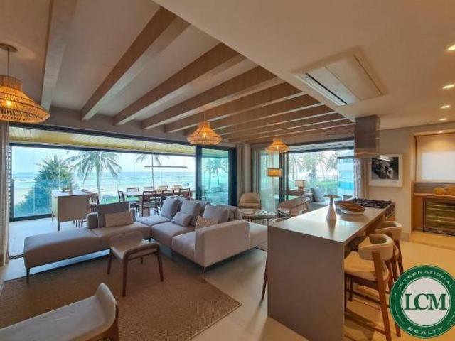 Apartamento pé na areia à venda na Riviera de São Lourenço