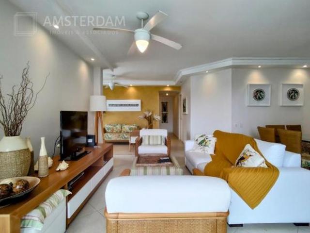 Apartamento pé na areia à venda no M2 na Riviera, 4 dormitórios sendo 3 suítes, 3 vagas, com 175,00