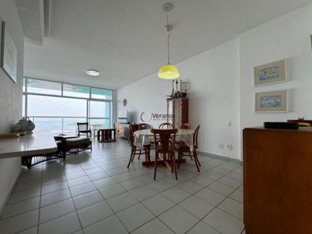 Apartamento pe na areia a venda no Edificio Antibes Centro Guaruja
