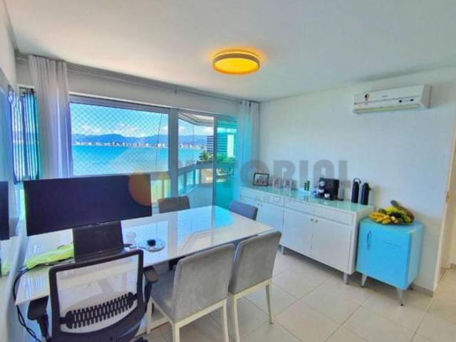 Apartamento pé na areia á venda com 2 dormitórios na Prainha em Caraguatatuba SP