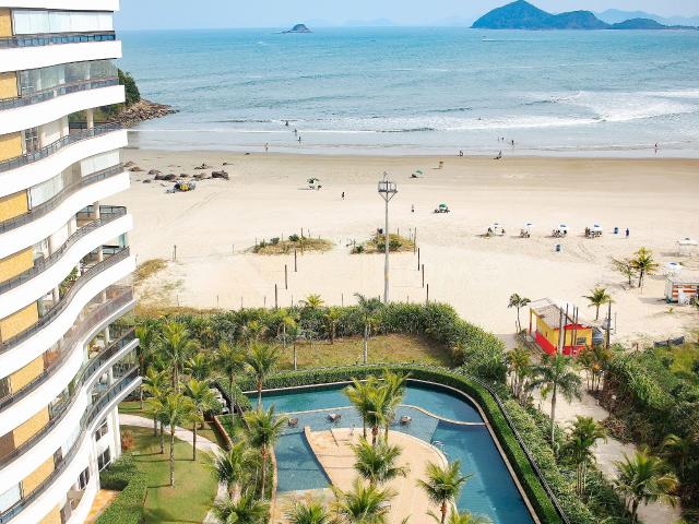 Apartamento pé na areia com vista para o mar