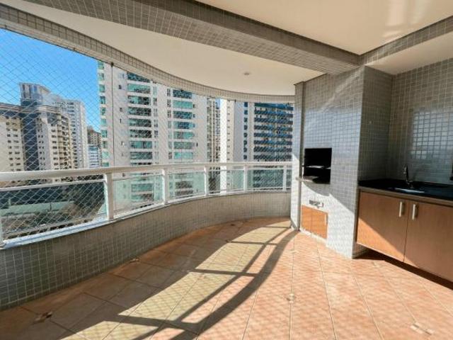 Apartamento pertinho da praça, na melhor avenida do Aquarius!