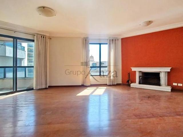 Apartamento Perdizes 4 Dormitórios 200m²