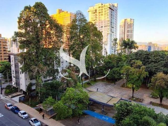 Apartamento Porteira Fechada na Aparecida – 1 Quadra da Praia e Vista Livre