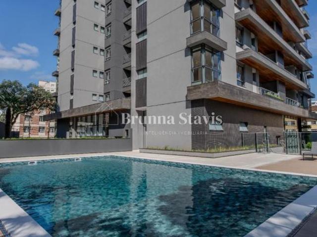 Apartamento porteira fechada no Batel com 3 suítes e 3 vagas