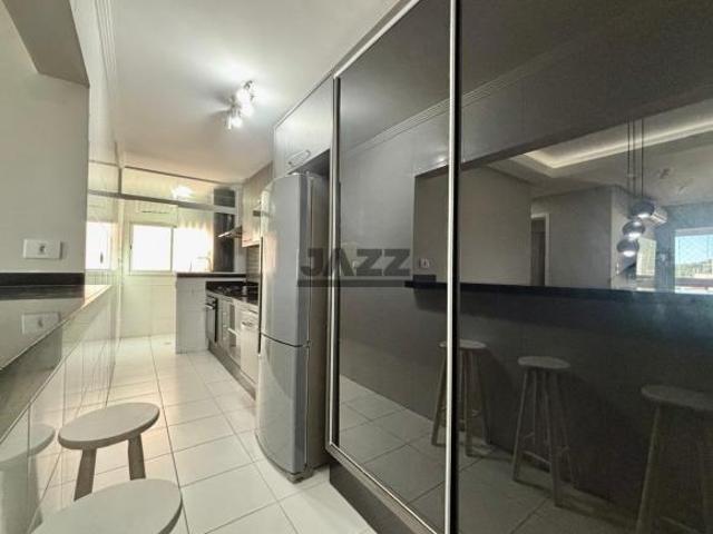 Apartamento Porteira Fechada com 2 Suítes no Canto do Forte
