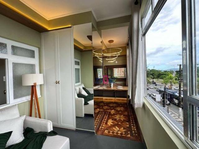 Apartamento Porteira fechada Frente Praia com 1 dormitório à venda, 67 m² por R$ 710.000 Gonzaga