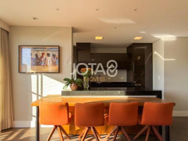 APARTAMENTO PORTEIRA FECHADA, 1 SUÍTE E 2 VAGAS NO BAIRRO MERCÊS