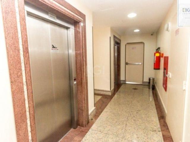Apartamento por 3 dormitórios, suíte e 1 vaga na garagem, bairro Menino Deus