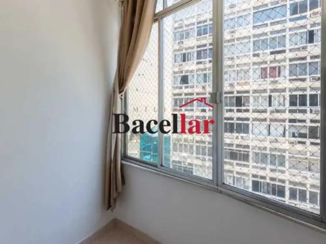 Apartamento posto cinco à venda 2 quartos com dependência em copacana copacabana
