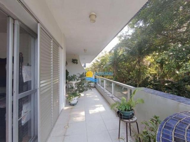 Apartamento próximo à praia com lazer — Enseada — Guarujá