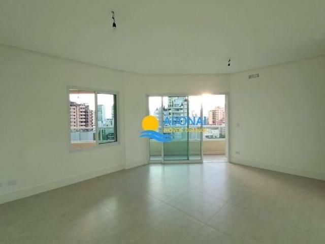 Apartamento próximo à praia com lazer — Enseada — Guarujá