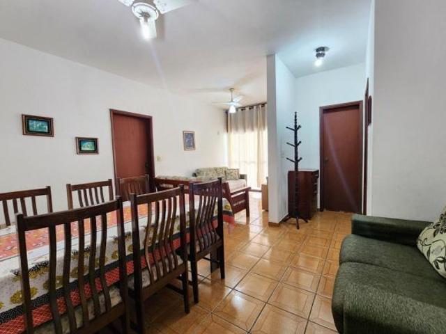 Apartamento próximo à praia com sacada — Enseada — Guarujá