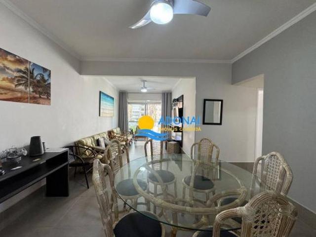 Apartamento próximo à praia com sacada — Enseada — Guarujá
