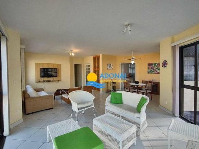Apartamento próximo à praia com sacada — Enseada — Guarujá