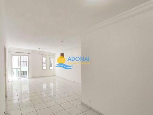 Apartamento próximo à praia com sacada — Enseada — Guarujá