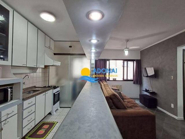 Apartamento próximo à praia com sacada — Enseada — Guarujá