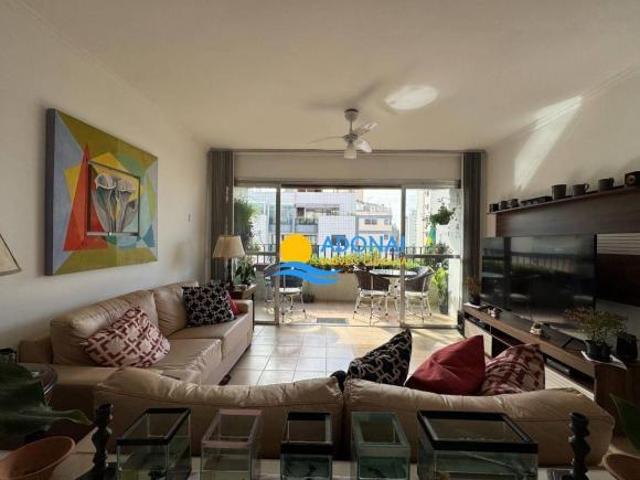 Apartamento próximo à praia com sacada — Enseada — Guarujá