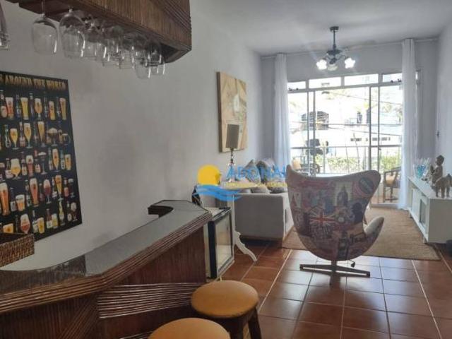 Apartamento próximo à praia com sacada — Enseada — Guarujá