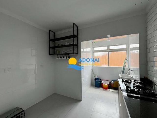Apartamento próximo à praia com sacada — Enseada — Guarujá