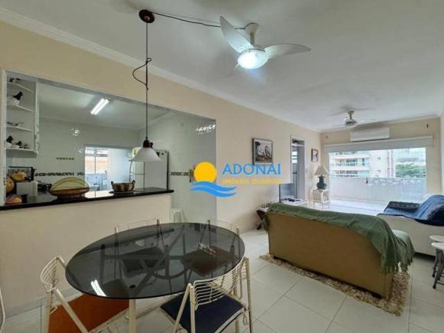 Apartamento próximo à praia com sacada — Enseada — Guarujá