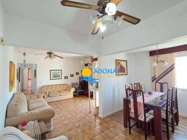 Apartamento próximo à praia com sacada — Enseada — Guarujá