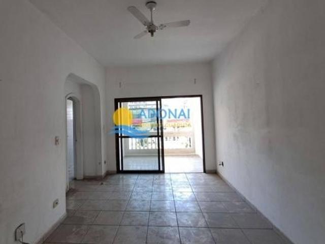 Apartamento próximo à praia com sacada — Enseada — Guarujá