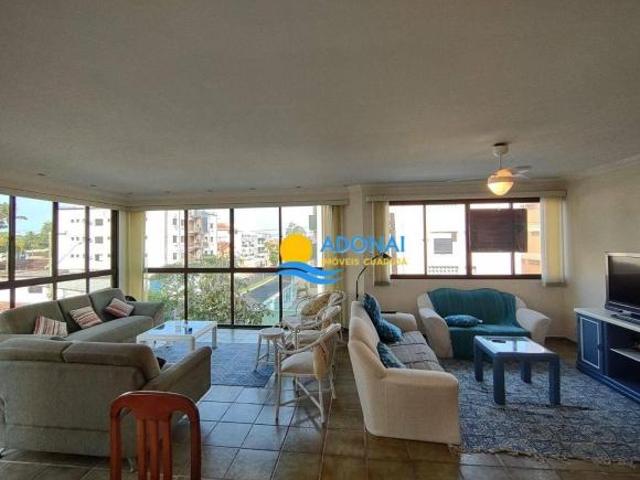 Apartamento próximo à praia com sacada — Enseada — Guarujá