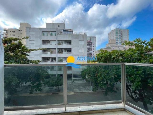 Apartamento próximo à praia com sacada — Enseada — Guarujá