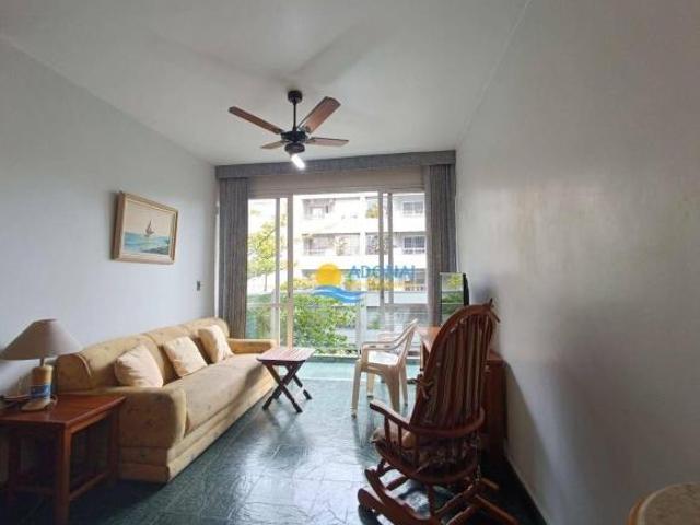 Apartamento próximo à praia com sacada — Enseada — Guarujá