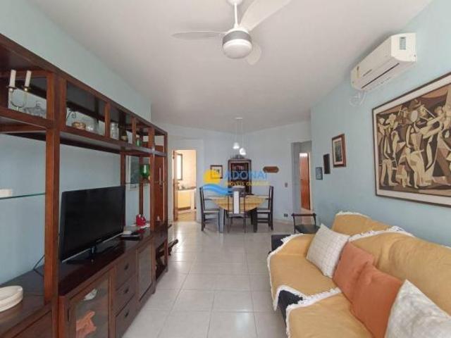 Apartamento próximo à praia com sacada — Enseada — Guarujá