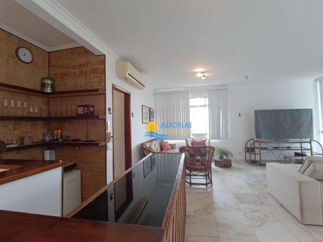 Apartamento próximo à praia com sacada — Enseada — Guarujá