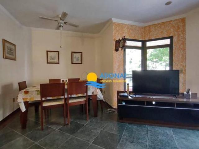 Apartamento próximo à praia com sacada — Enseada — Guarujá