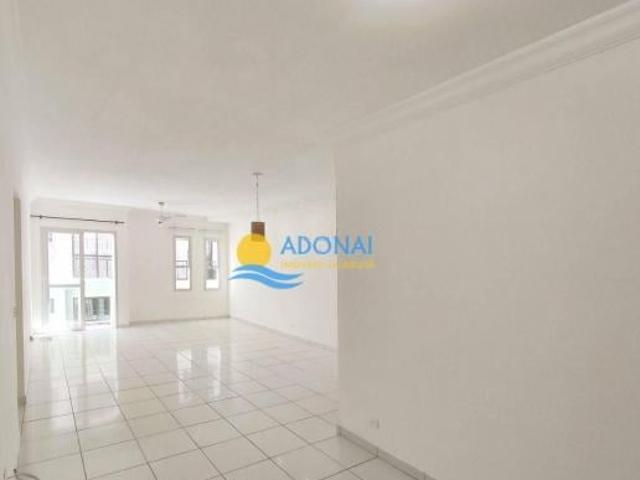 Apartamento próximo à praia com sacada — Enseada — Guarujá