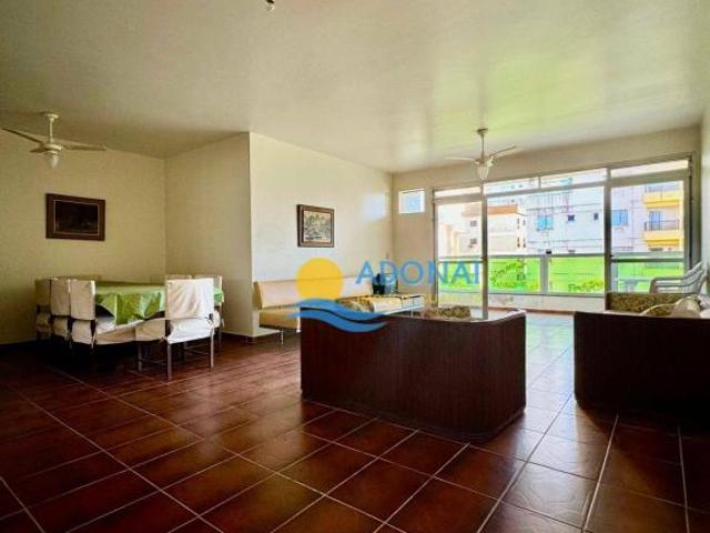 Apartamento próximo à praia com sacada — Enseada — Guarujá