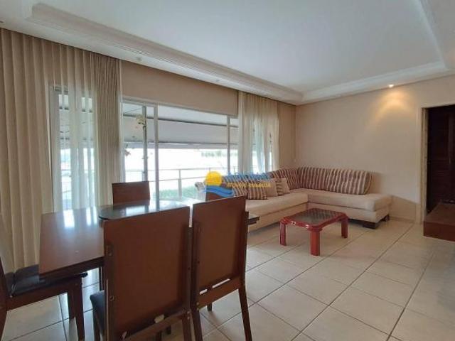 Apartamento próximo à praia com sacada — Enseada — Guarujá