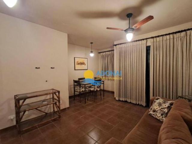 Apartamento próximo à praia com sacada — Enseada — Guarujá