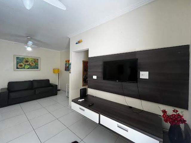 Apartamento próximo à praia com sacada — Jardim Asturias — Guarujá