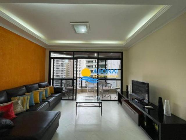 Apartamento próximo à praia com sacada — Pitangueiras — Guarujá